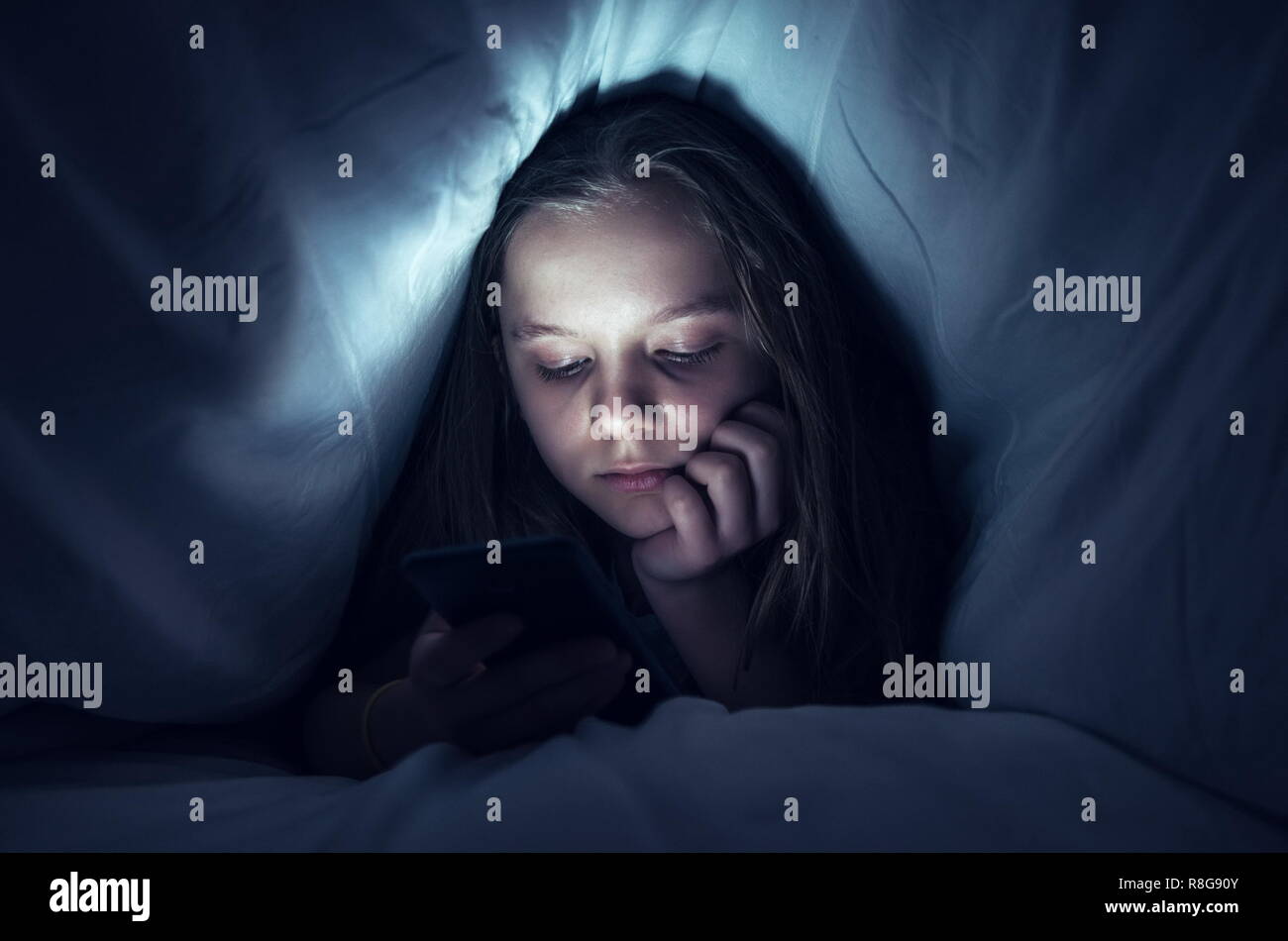 Phone night teen girl hi-res stock photography and images - Alamy