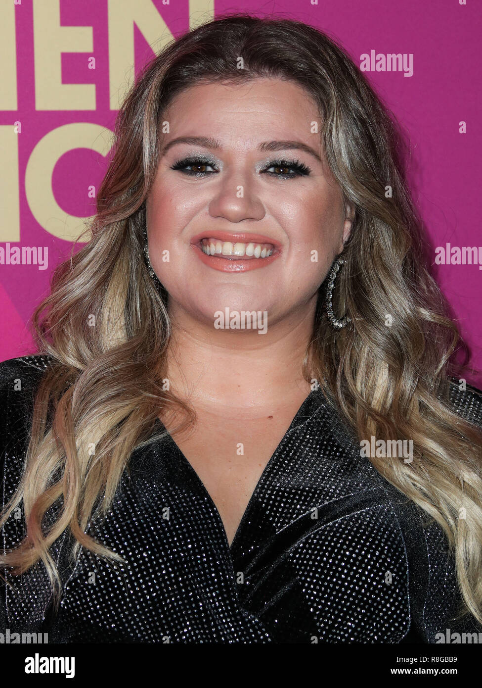 HOLLYWOOD, LOS ANGELES, CA, USA - NOVEMBER 30: Singer Kelly Clarkson ...