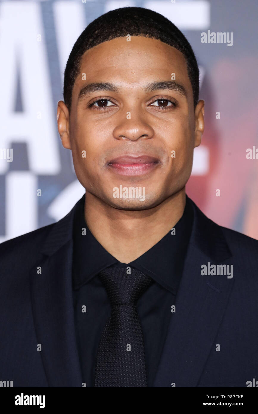 HOLLYWOOD, LOS ANGELES, CA, USA - NOVEMBER 13: Ray Fisher arrives at ...