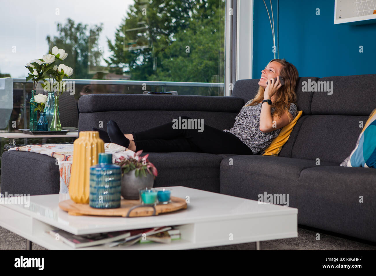 Laughing loudly hi-res stock photography and images - Alamy