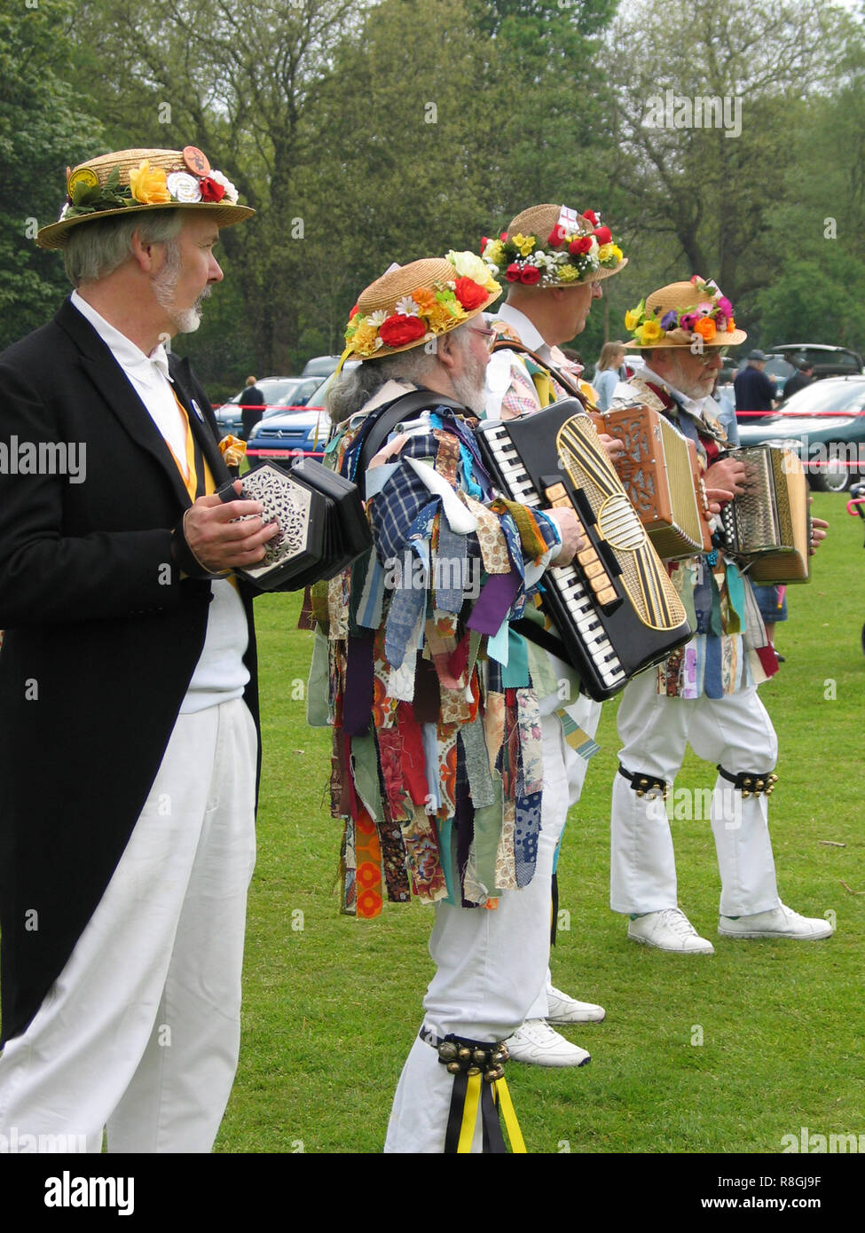 Old english folk dance hi-res stock photography and images - Alamy