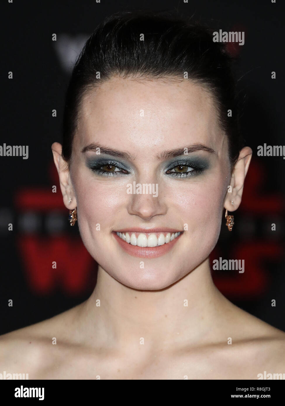 LOS ANGELES, CA, USA - DECEMBER 09: Actress Daisy Ridley wearing a ...