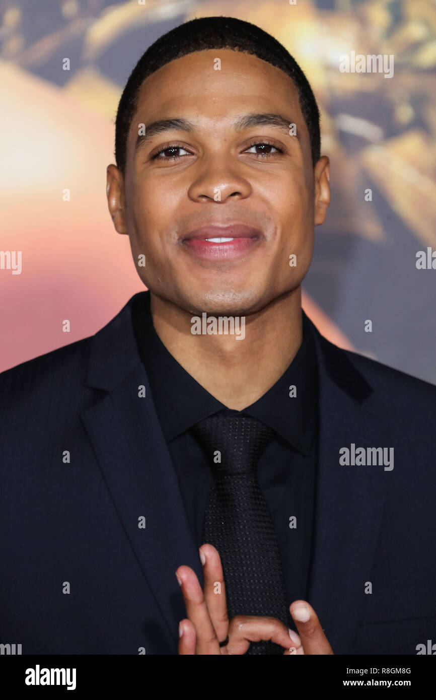 HOLLYWOOD, LOS ANGELES, CA, USA - NOVEMBER 13: Ray Fisher arrives at ...
