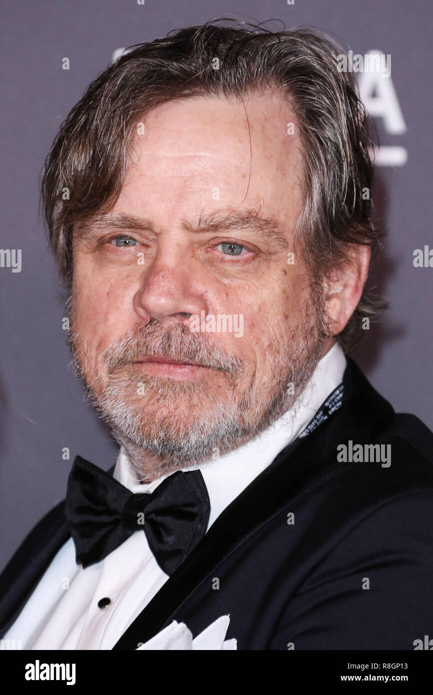 LOS ANGELES, CA, USA - NOVEMBER 04: Mark Hamill arrives at the 2017 ...