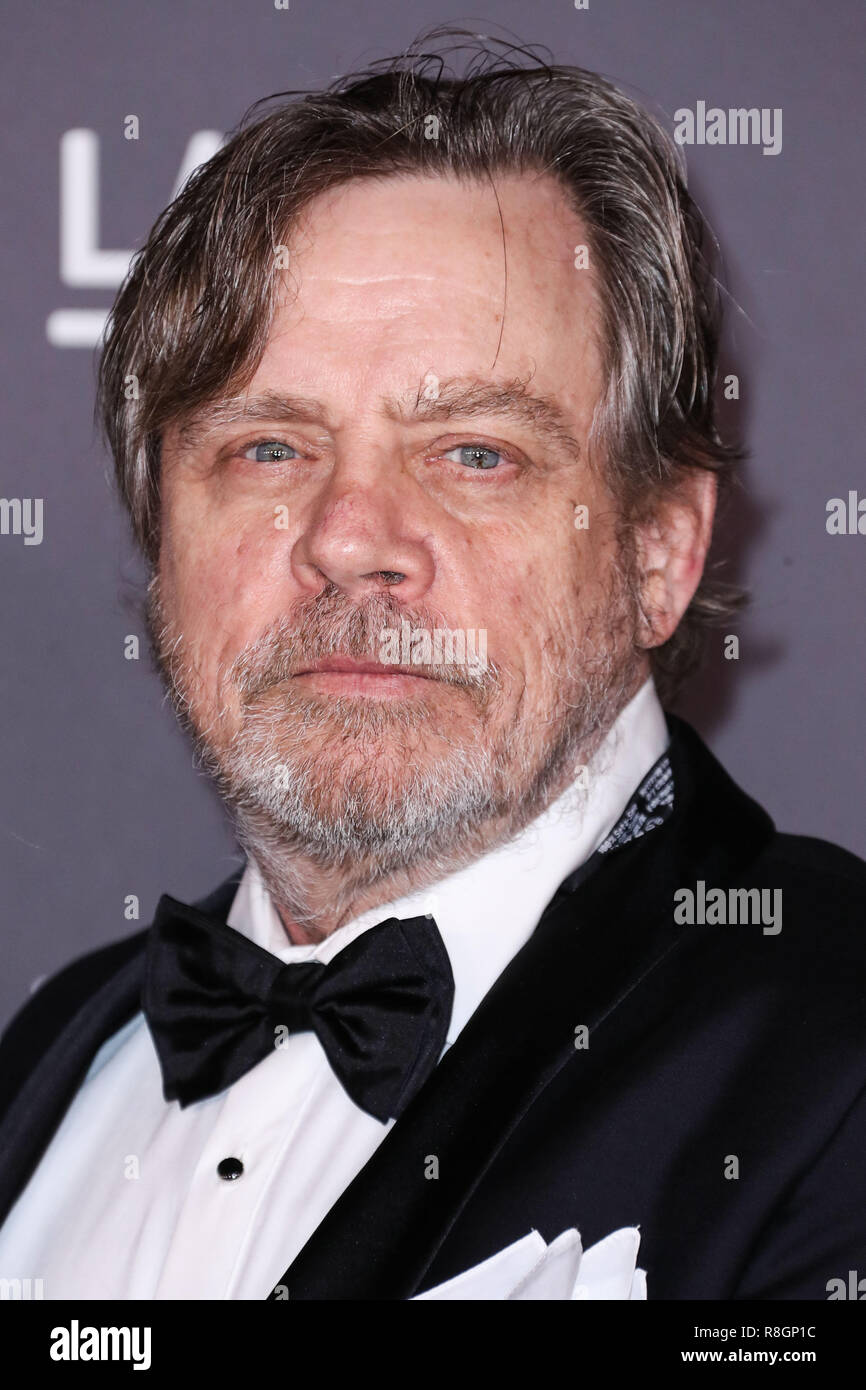 LOS ANGELES, CA, USA - NOVEMBER 04: Mark Hamill arrives at the 2017 ...