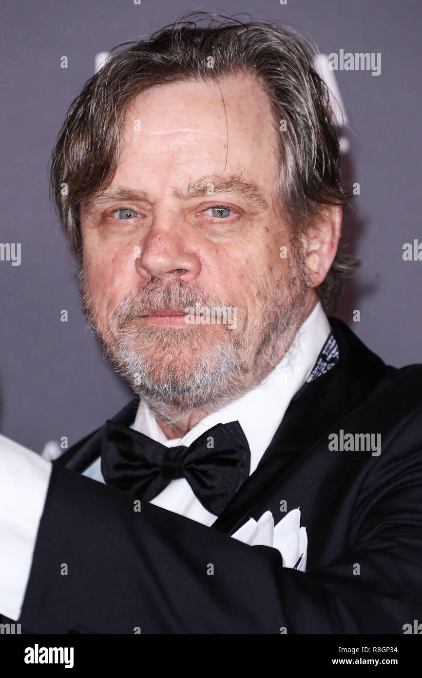 LOS ANGELES, CA, USA - NOVEMBER 04: Mark Hamill arrives at the 2017 ...