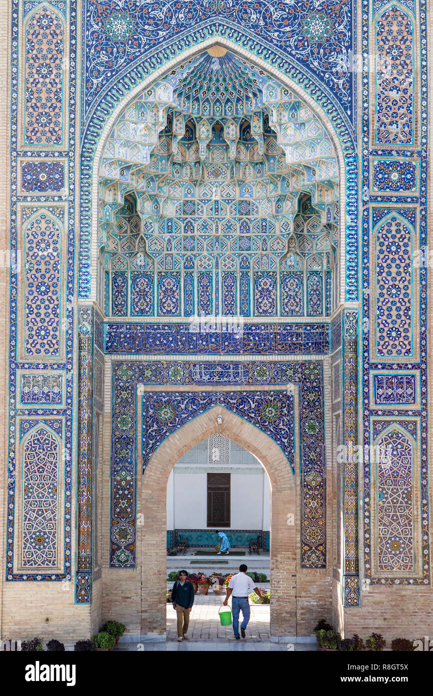 Main gate of Gur-e Amir mausoleum, Samarkand, Uzbekistan Stock Photo ...