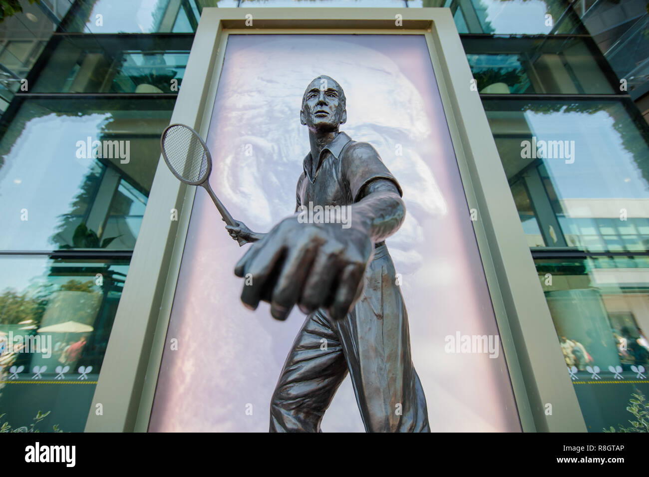Statue tennis legend fred perry wimbledon hi-res stock photography and ...