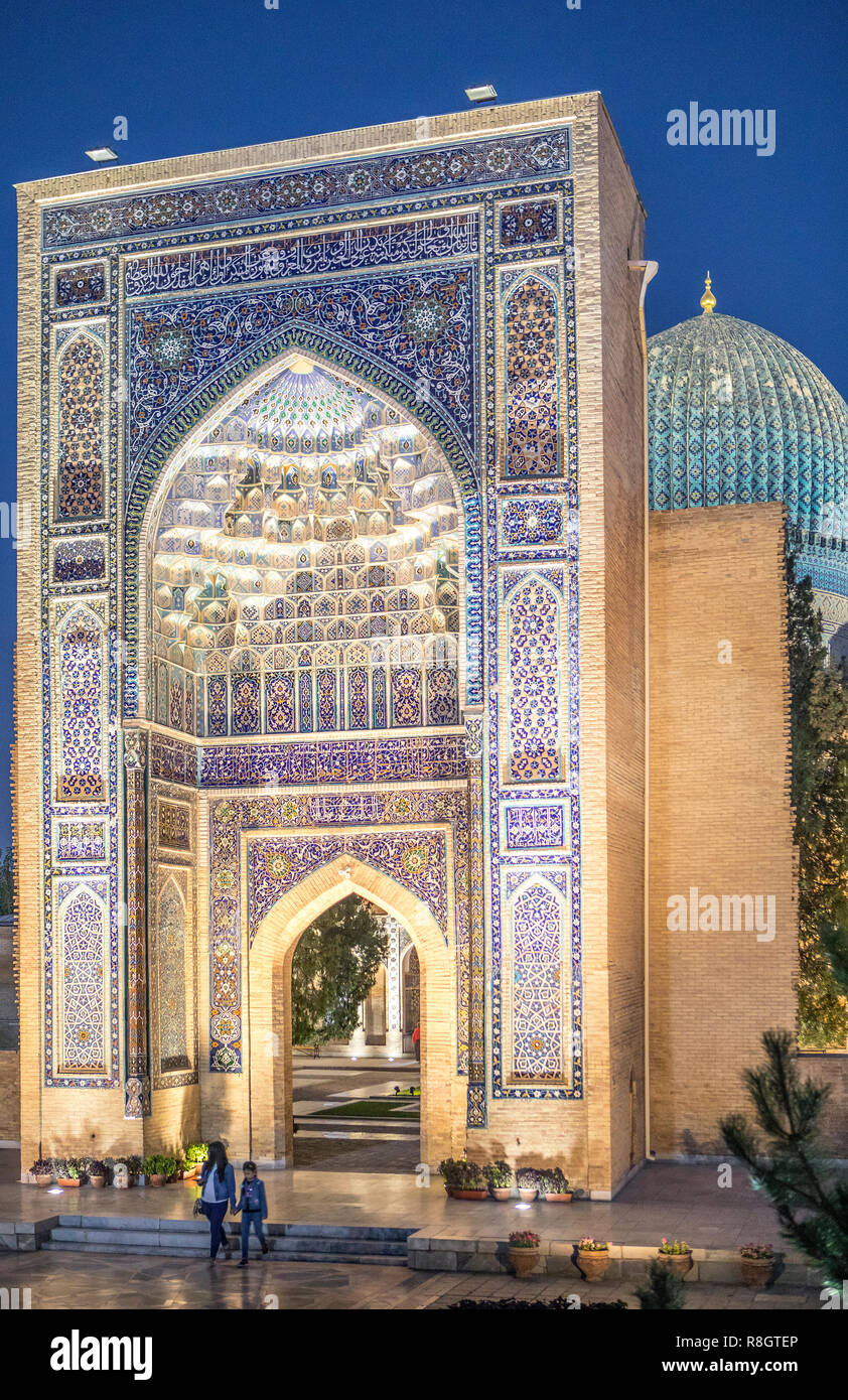 Main gate of Gur-e Amir mausoleum, Samarkand, Uzbekistan Stock Photo ...