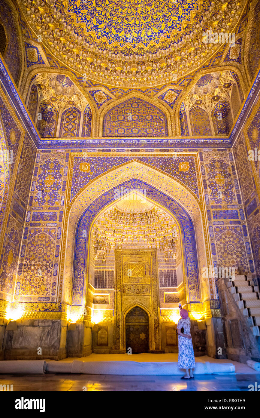 Mosque of Tilla-Kari Madrasa, Registan, Samarkand, Uzbekistan Stock ...