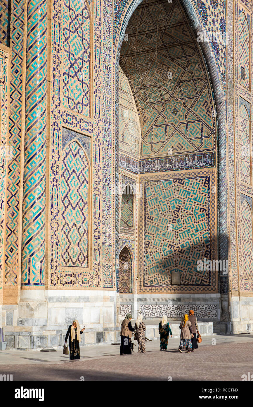 Main gate of Ulugbek Madrasa, Registan, Samarkand, Uzbekistan Stock ...