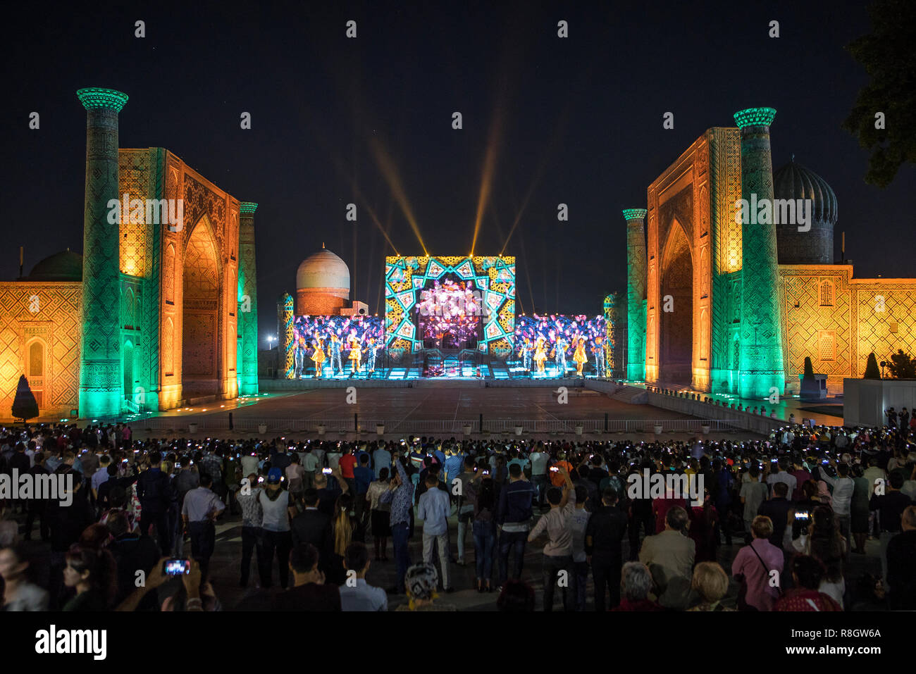 Projection mapping light show hi-res stock photography and images - Alamy