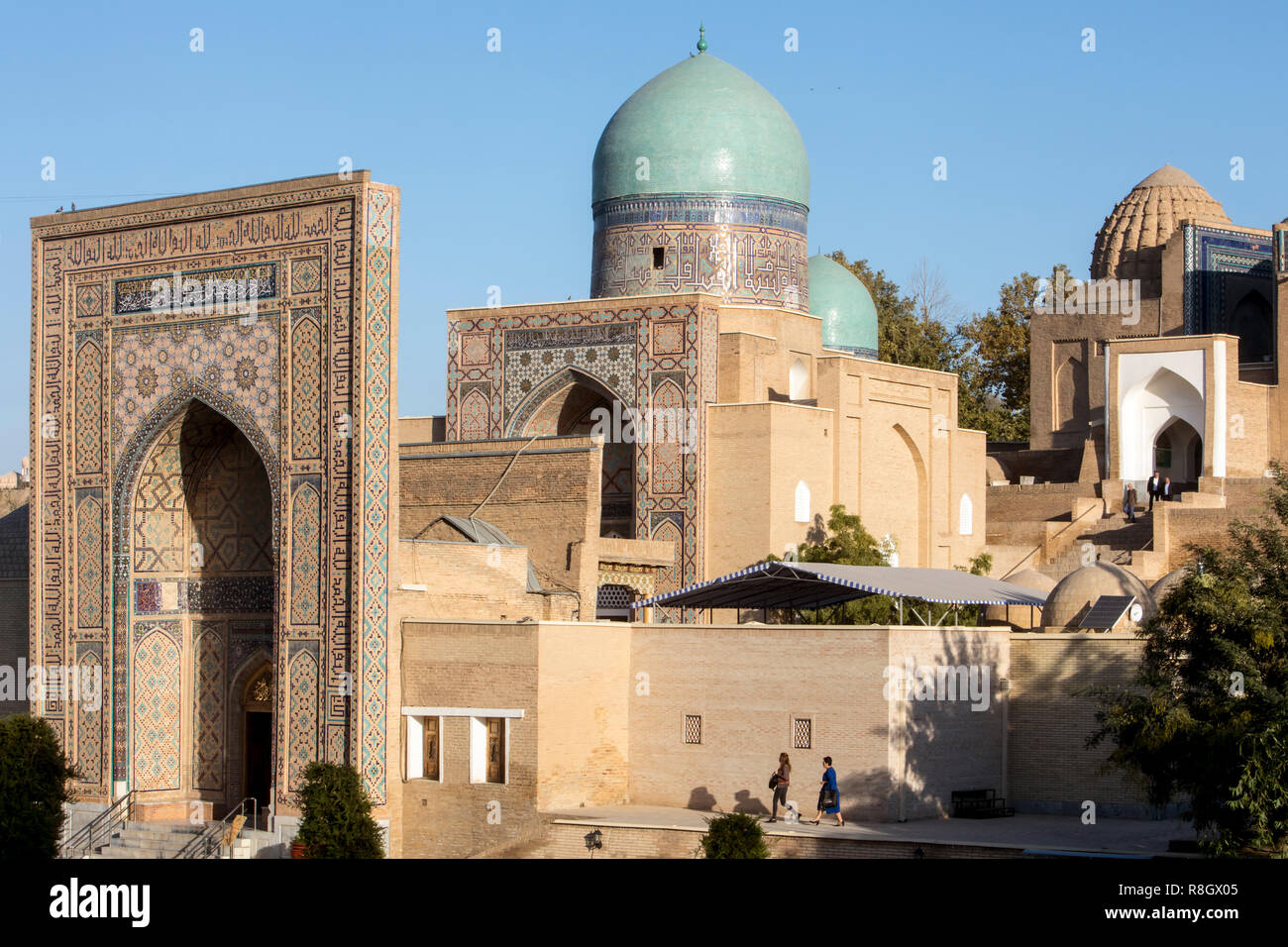 Shah-i-Zinda complex, Samarkand, Uzbekistan Stock Photo - Alamy