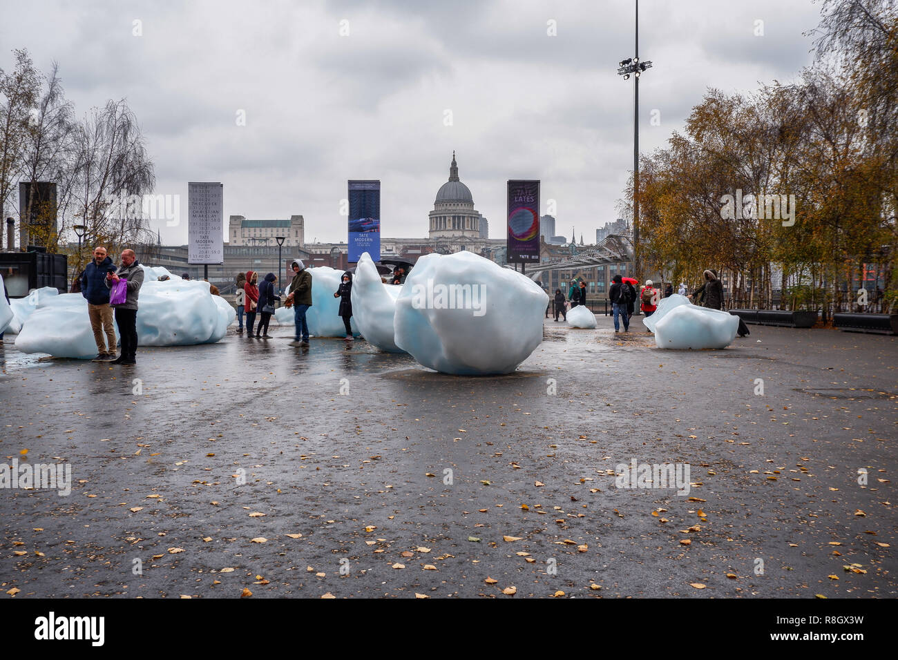 Ice Watch by Olafur Eliasson : Giant Ice blocks from Greenland ...