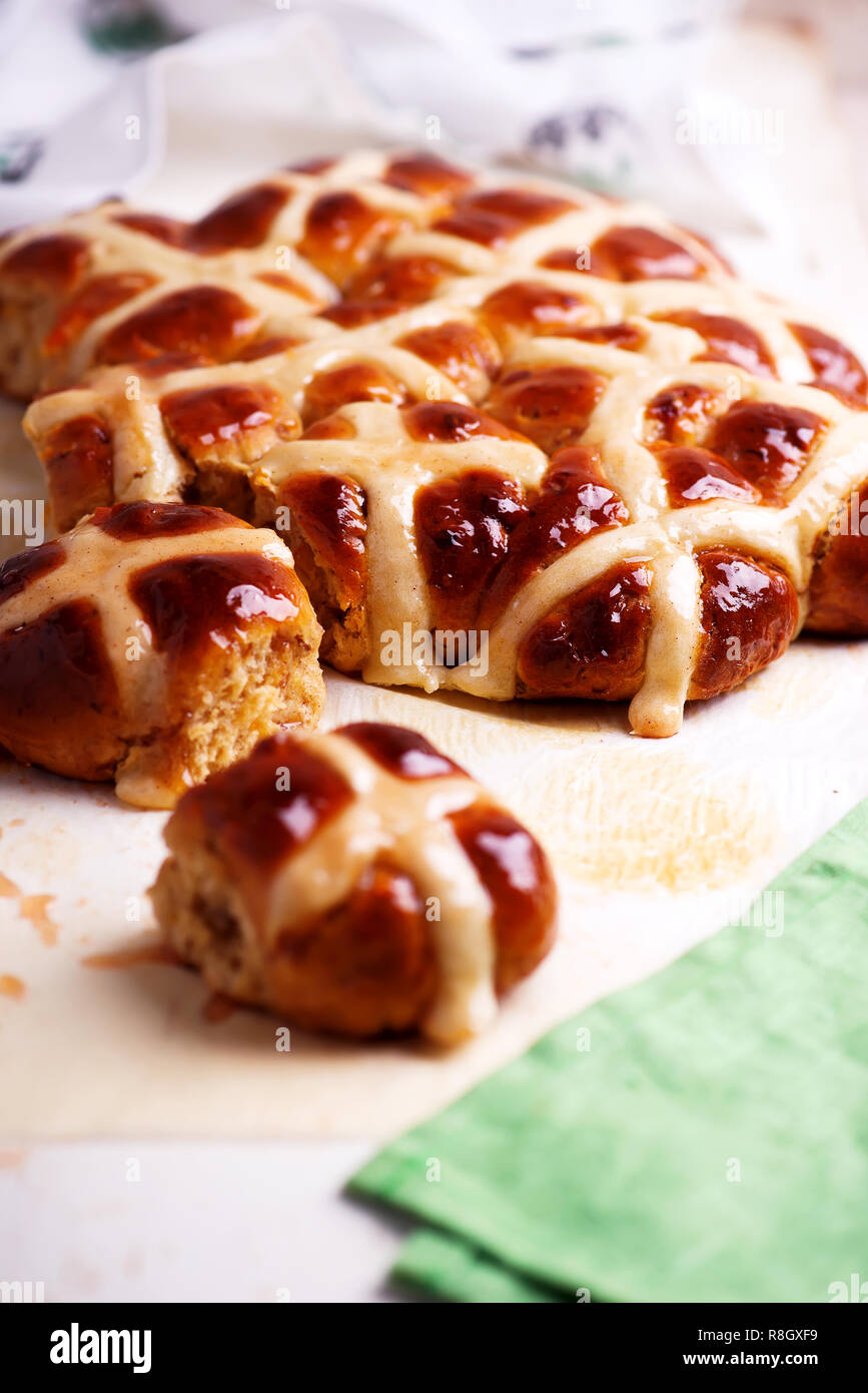 apple and cinnamon hot cross buns.1.traditional easter pastries ...