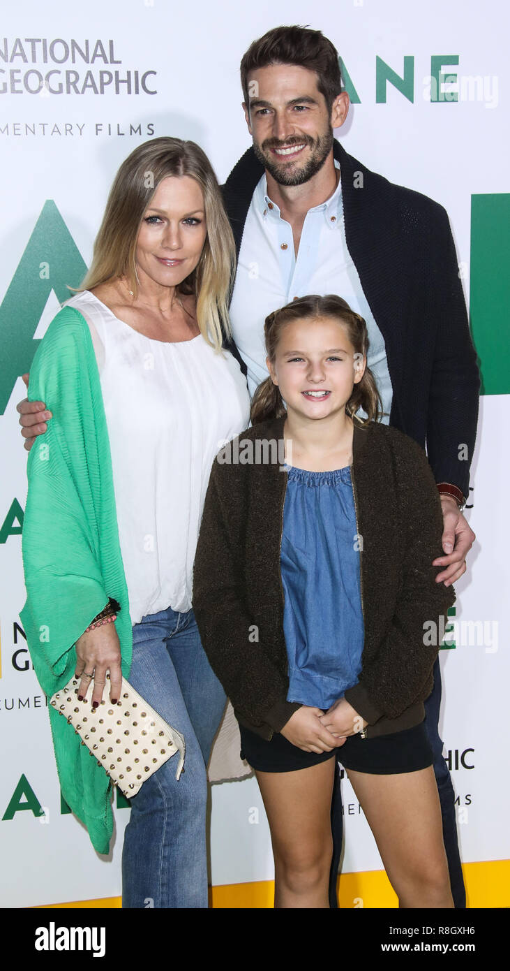HOLLYWOOD, LOS ANGELES, CA, USA - OCTOBER 09: Jennie Garth, Dave Abrams ...