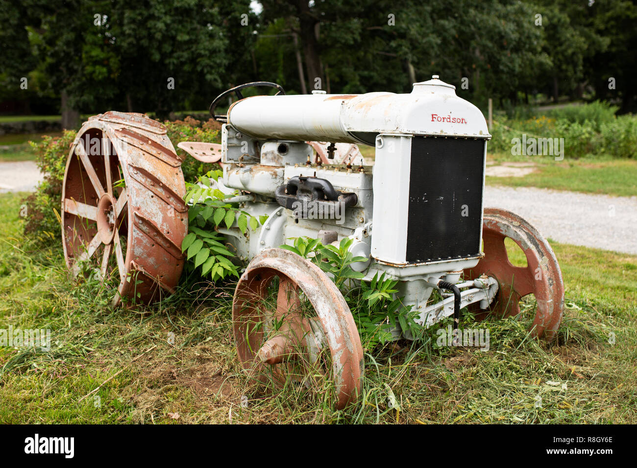 Vintage ford tractor hi-res stock photography and images - Alamy