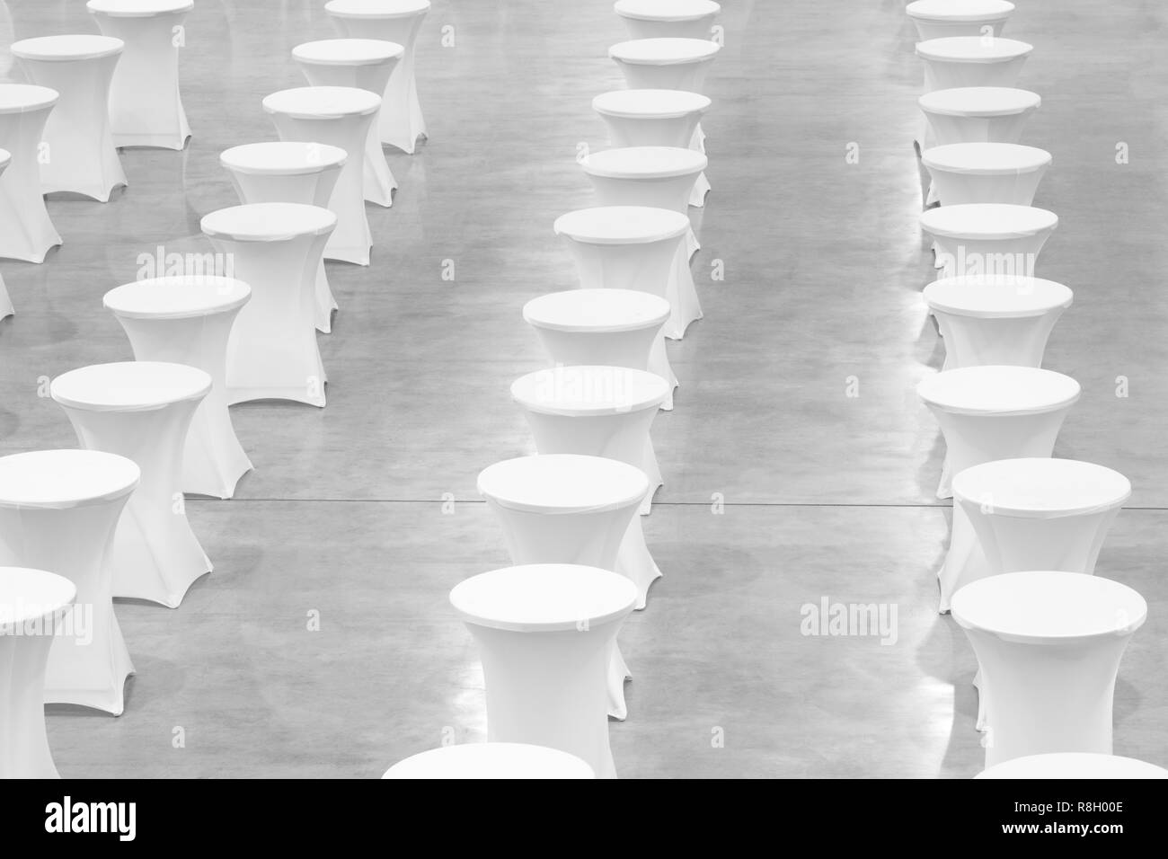 Round table conference hi-res stock photography and images - Alamy