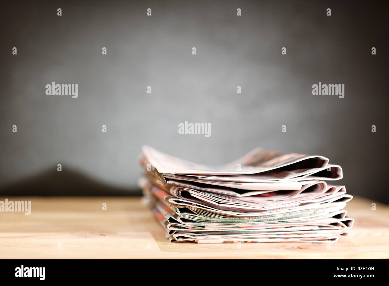 Broadsheet newspaper pile hi-res stock photography and images - Alamy
