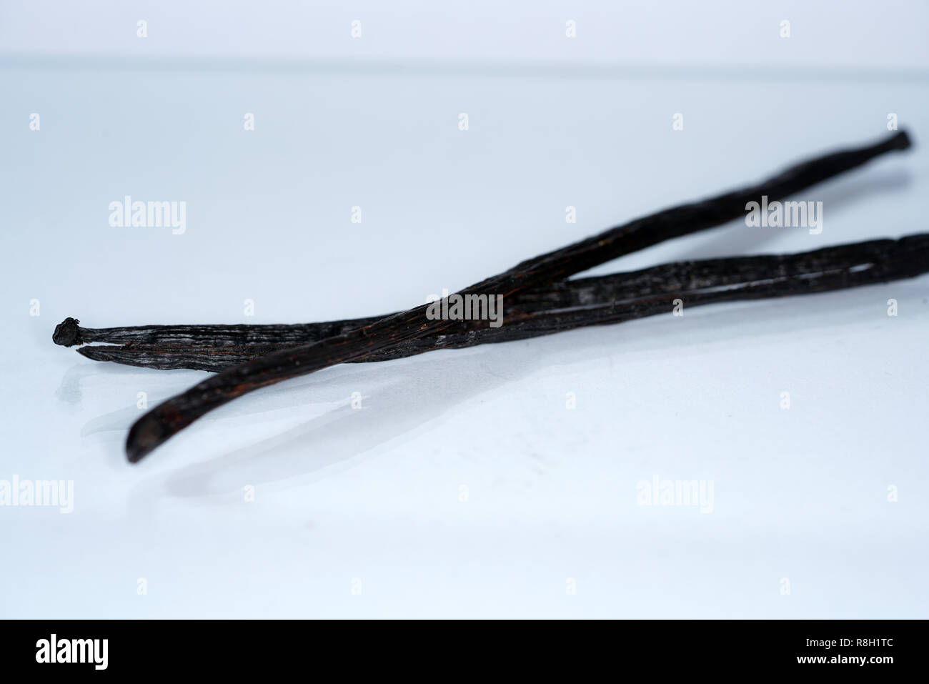 The vanilla is a spice that comes from the fermented capsule fruits ...