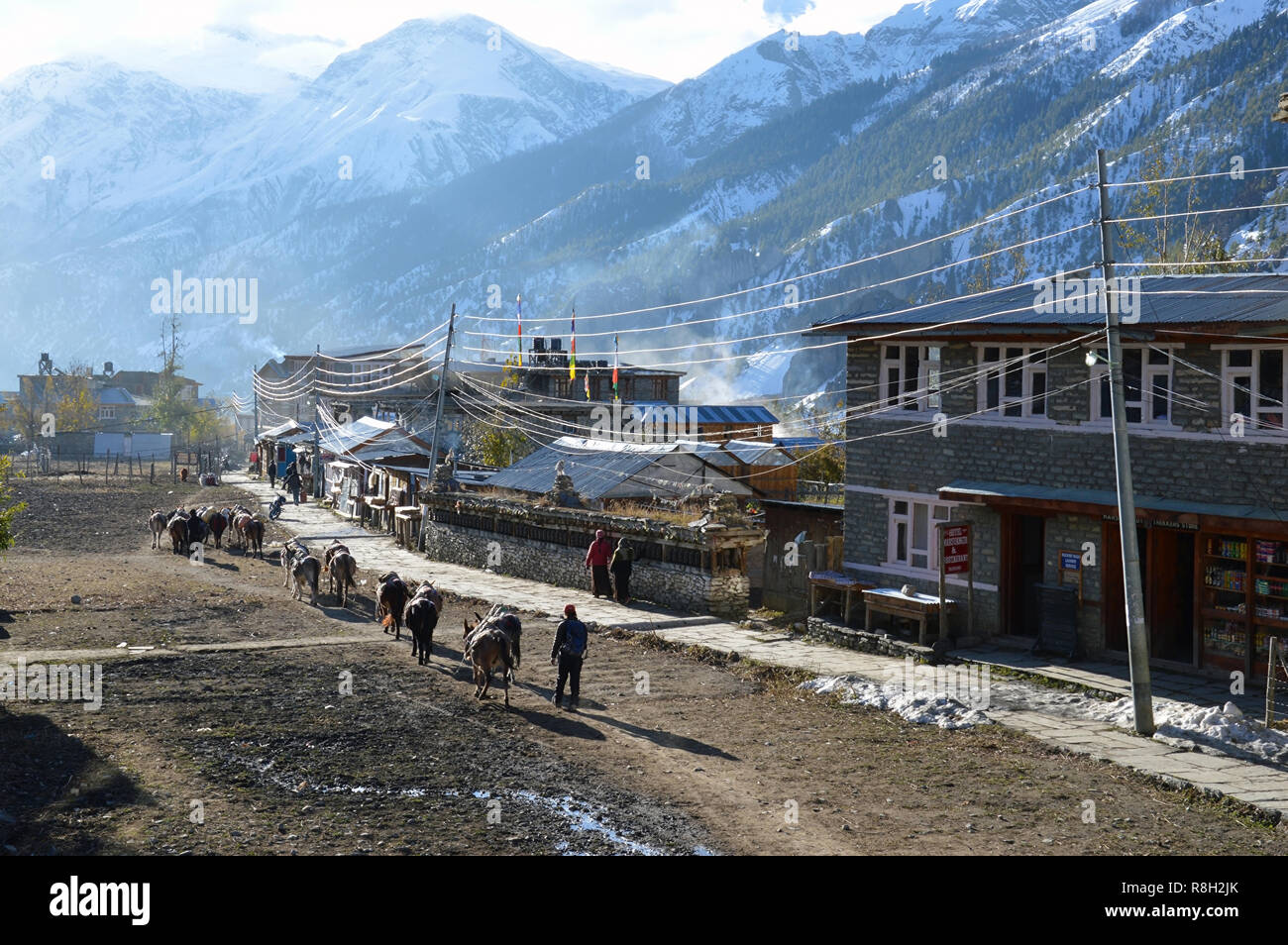 Manang nepal hi-res stock photography and images - Alamy