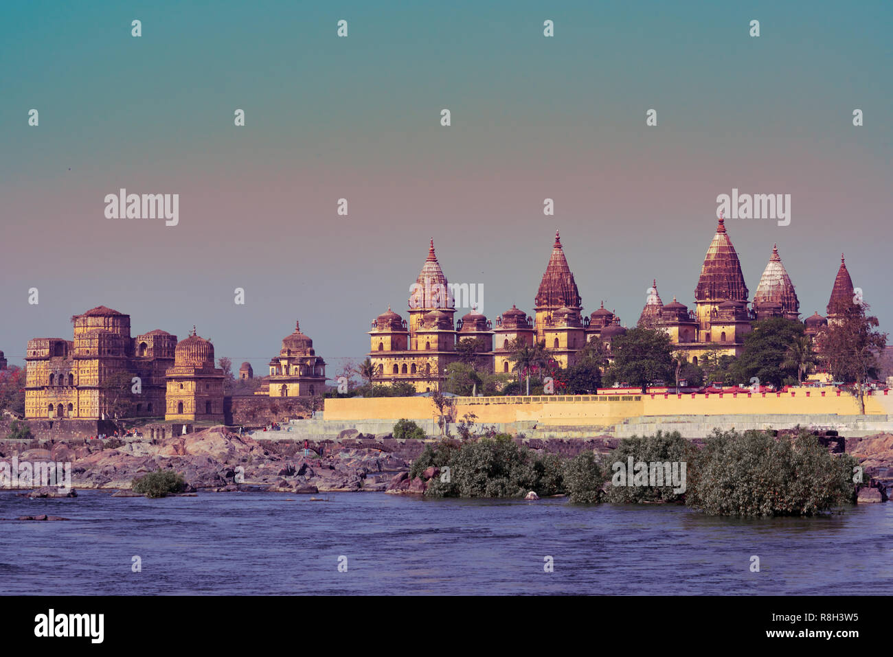 Orcha india temple hi-res stock photography and images - Alamy