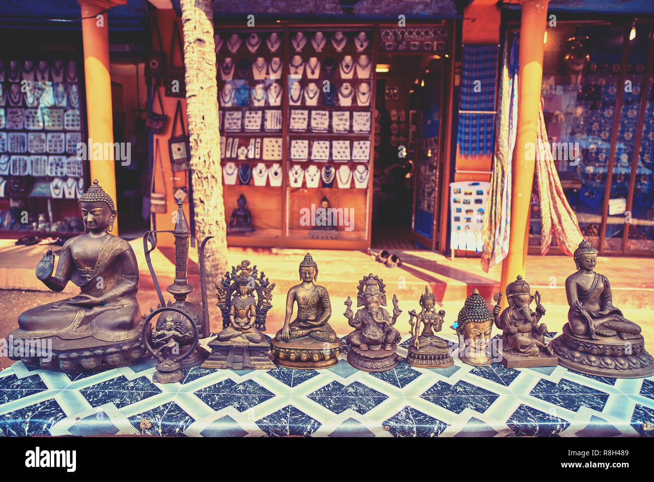 Indian sculpture shop hi-res stock photography and images - Alamy