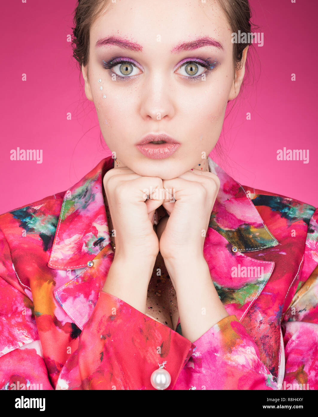 Glitter pink background hi-res stock photography and images - Alamy