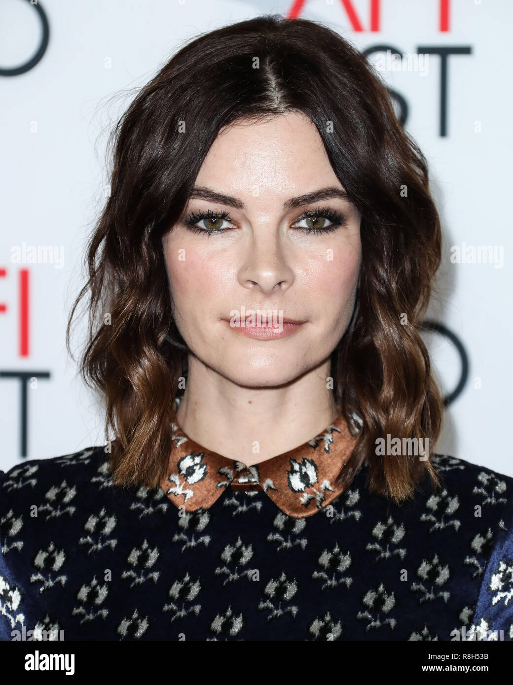HOLLYWOOD, LOS ANGELES, CA, USA - NOVEMBER 12: Kelly Oxford arrives at ...
