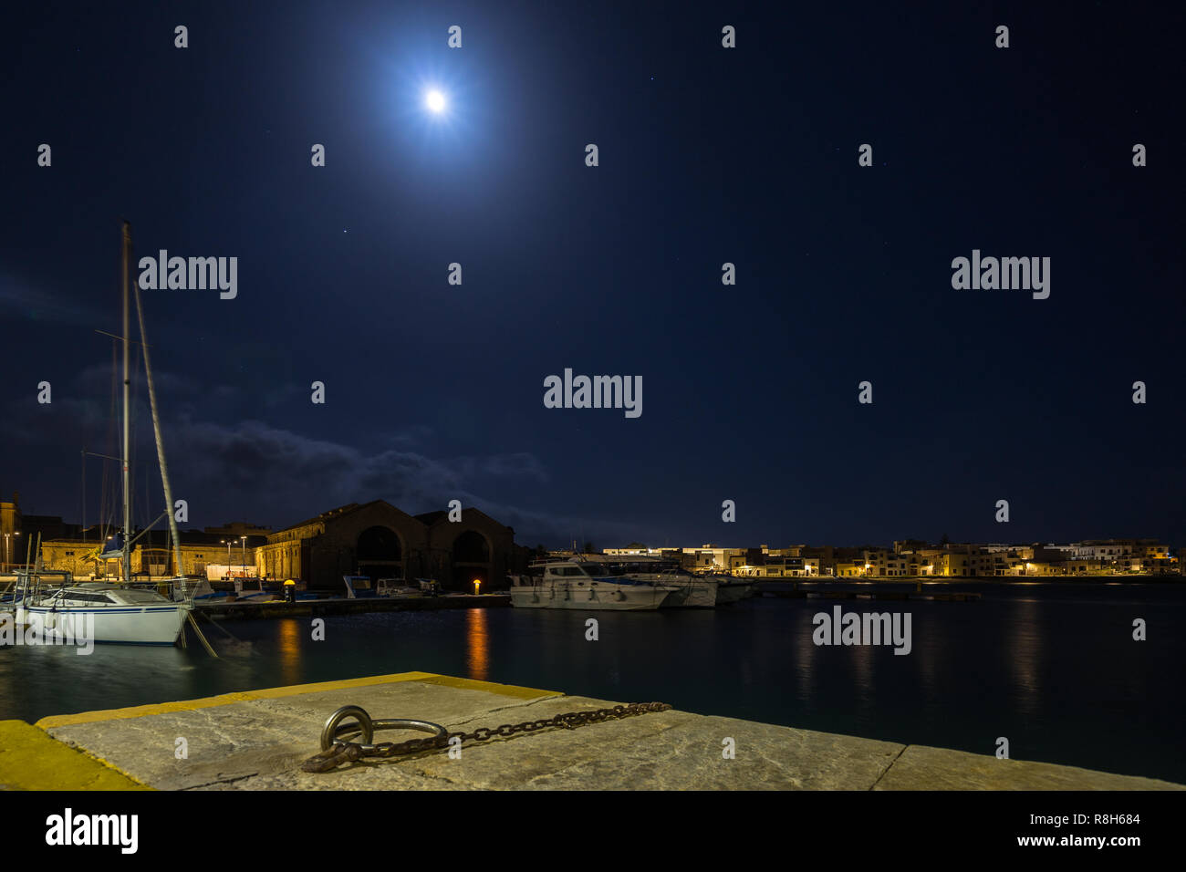 Sicilian landscape by night hi-res stock photography and images - Alamy