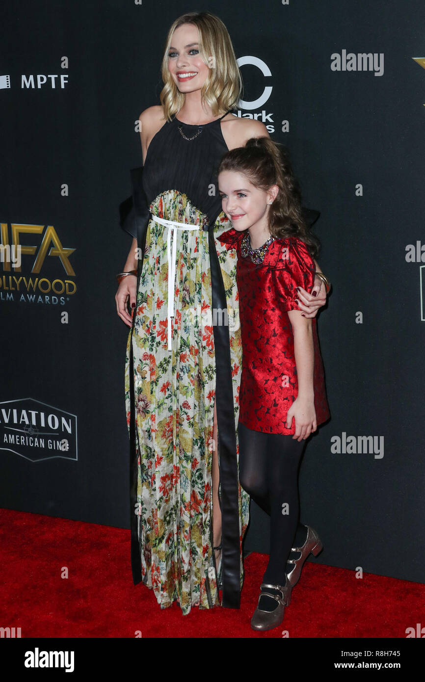 BEVERLY HILLS, LOS ANGELES, CA, USA - NOVEMBER 05: Margot Robbie ...