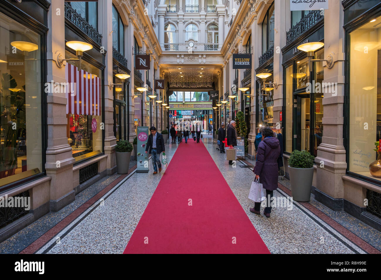 Hague shopping mall hi-res stock photography and images - Alamy