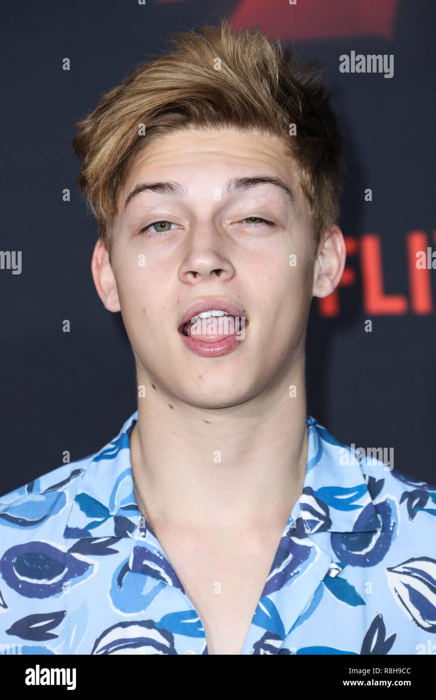 Stranger things series 2 hi-res stock photography and images - Alamy