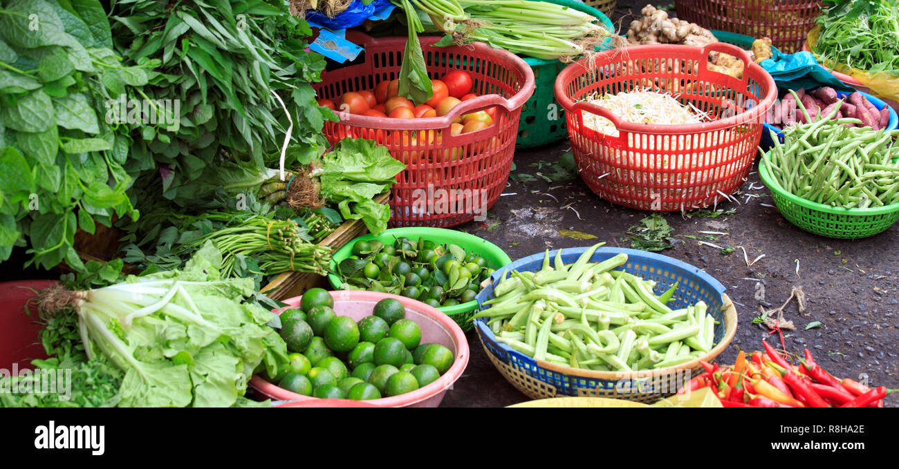 Vegetables in an Asian market Stock Photo - Alamy