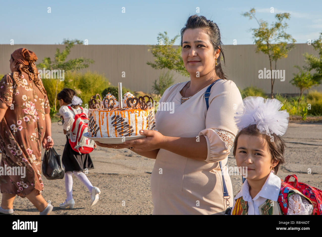 Uzbek girls hi-res stock photography and images - Alamy