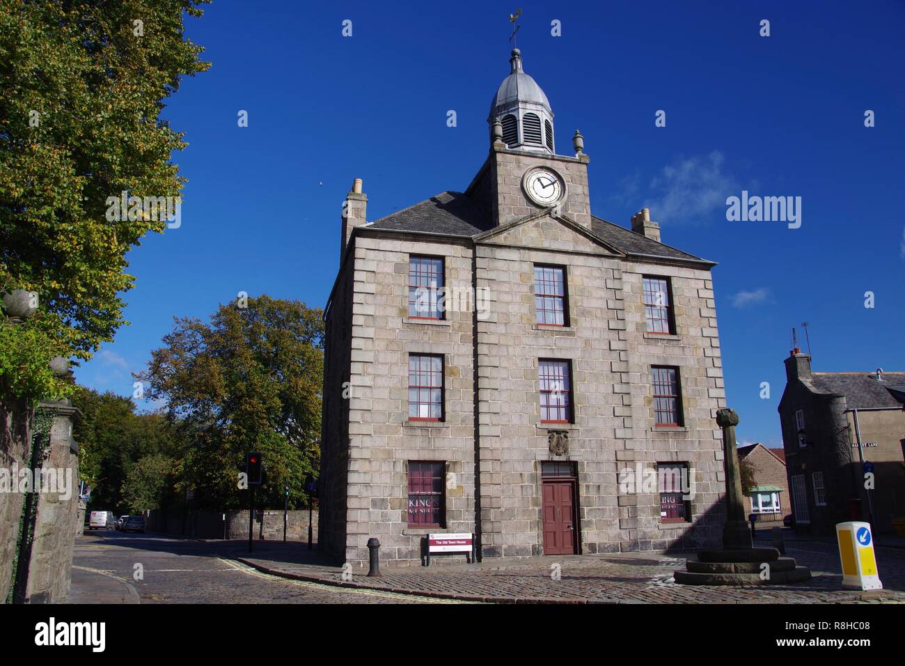 Old aberdeen scotland mercat cross hi-res stock photography and images ...