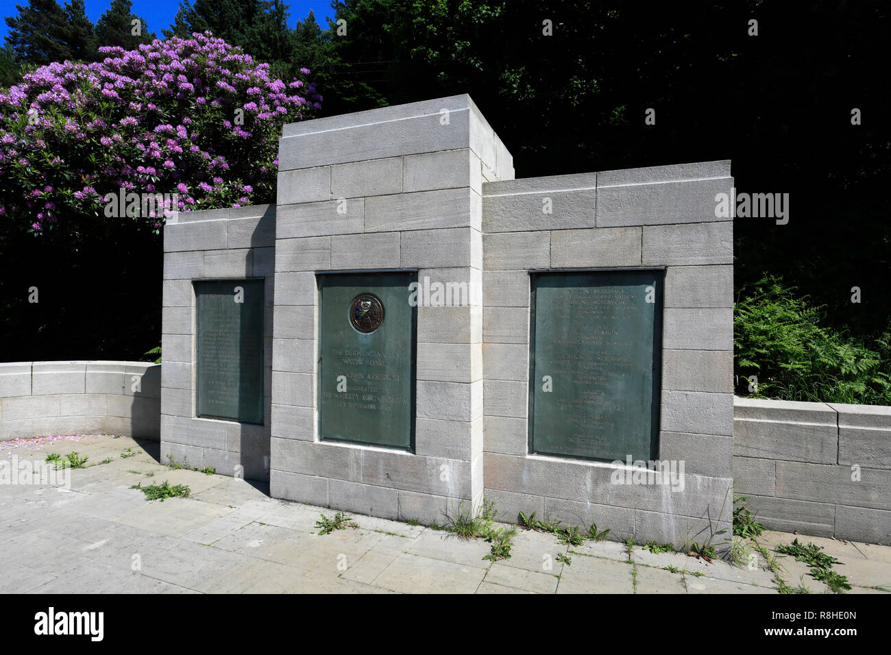 Derwent Valley Water Board monument, Ladybower reservoir, Derwent ...