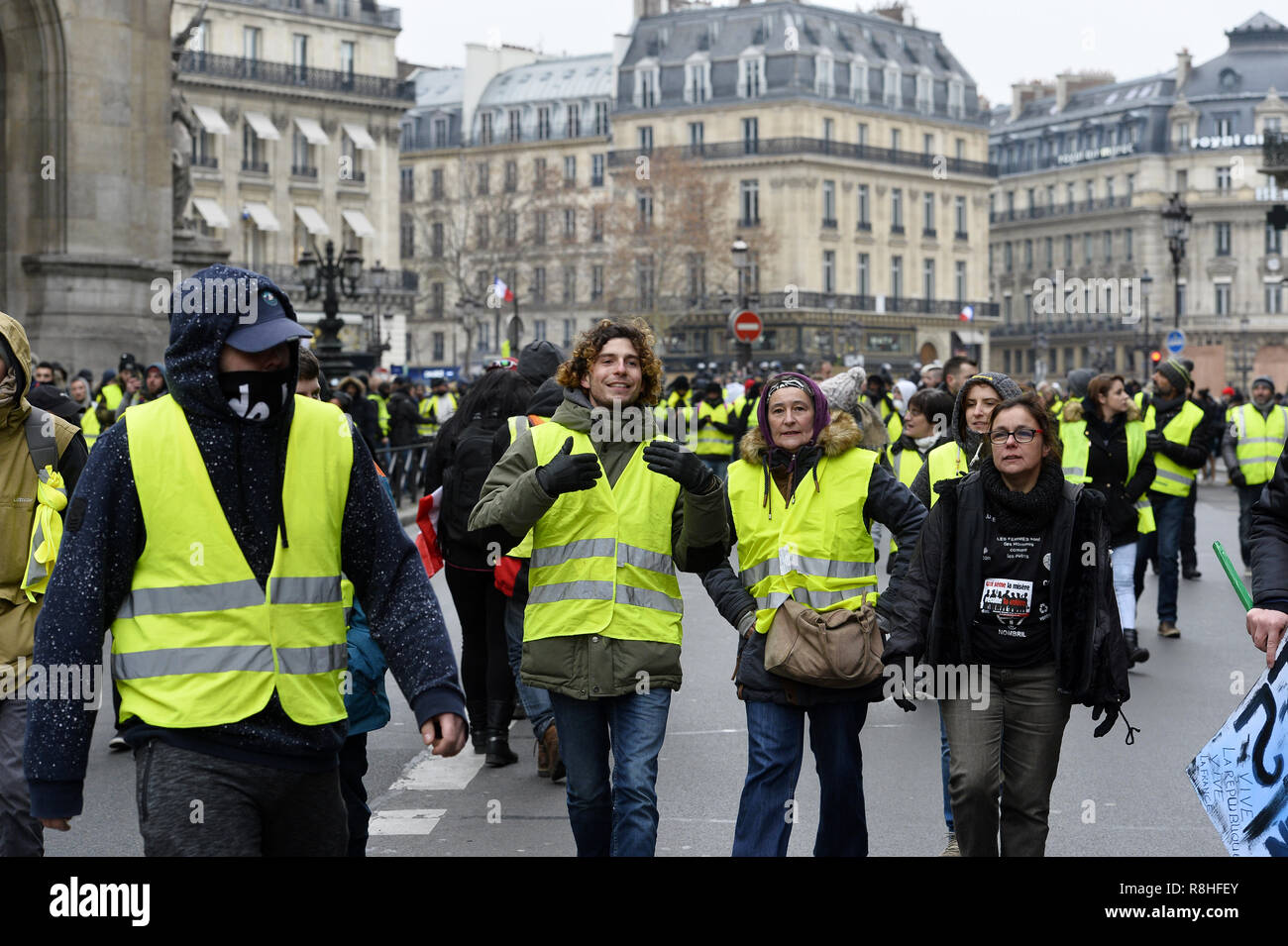 Protest opéra paris hi-res stock photography and images - Alamy