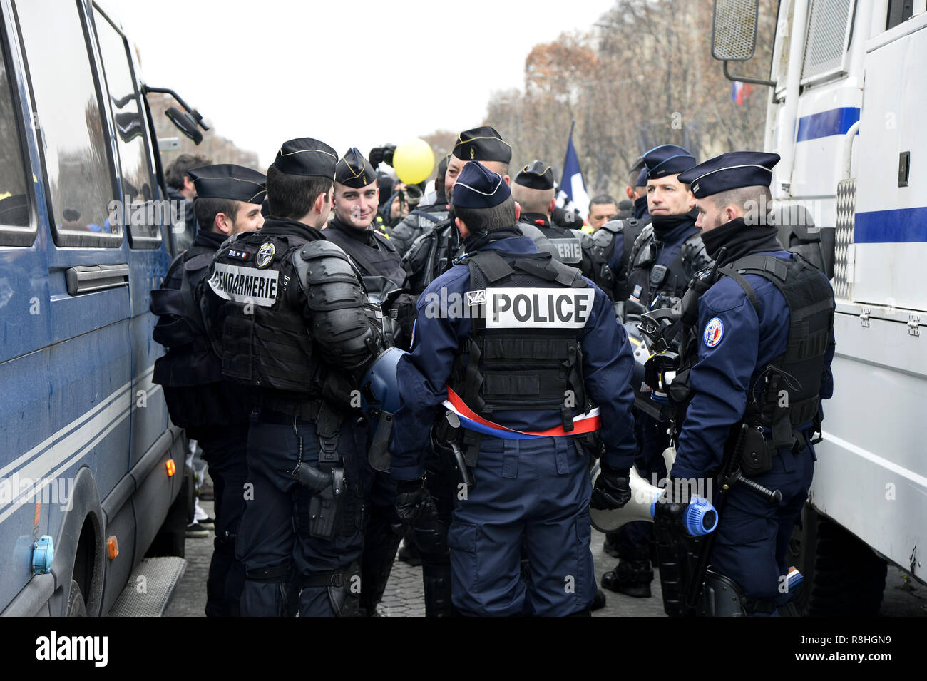 Riot police icon hi-res stock photography and images - Alamy