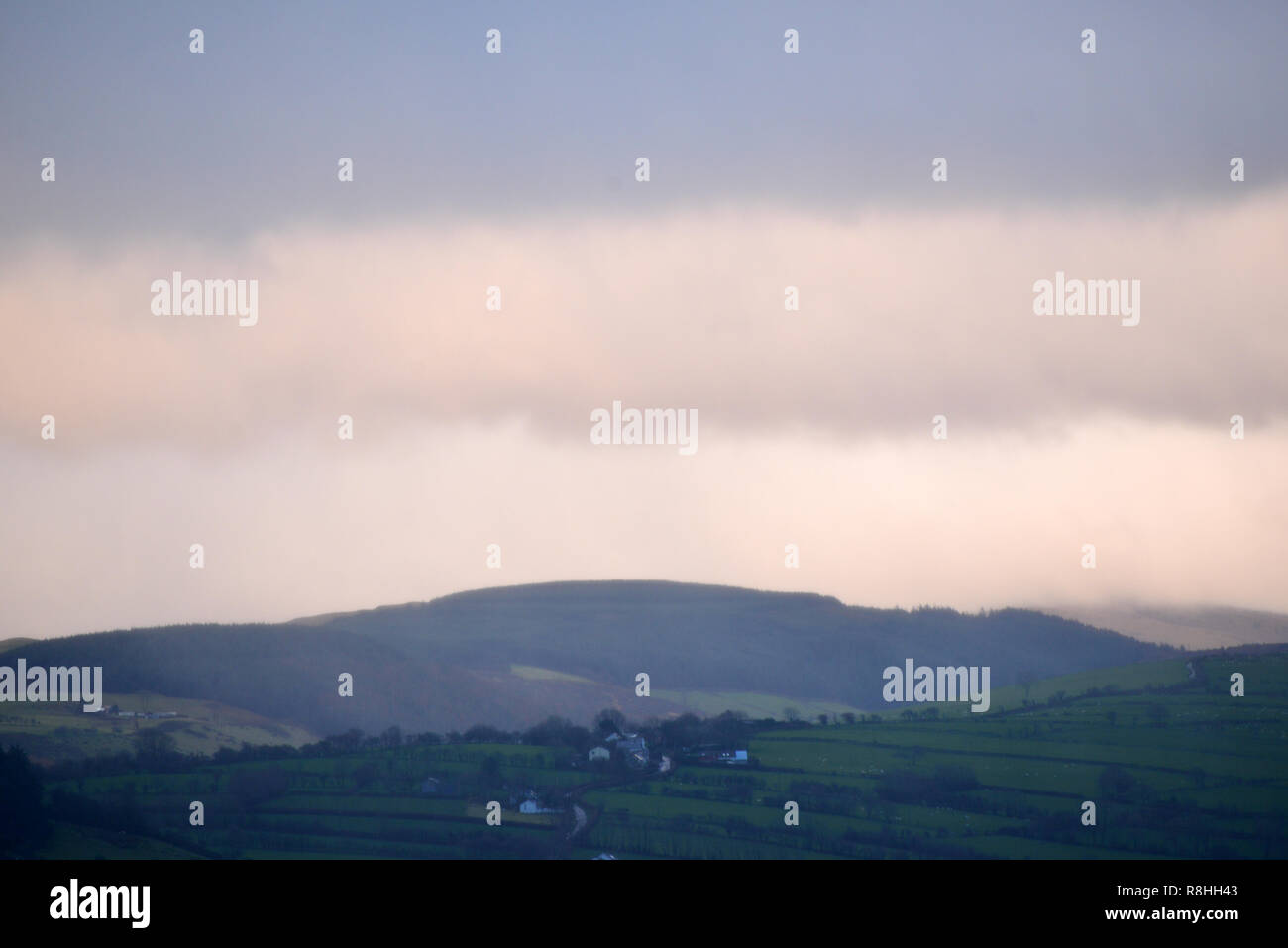 Bands of cloud hi-res stock photography and images - Alamy