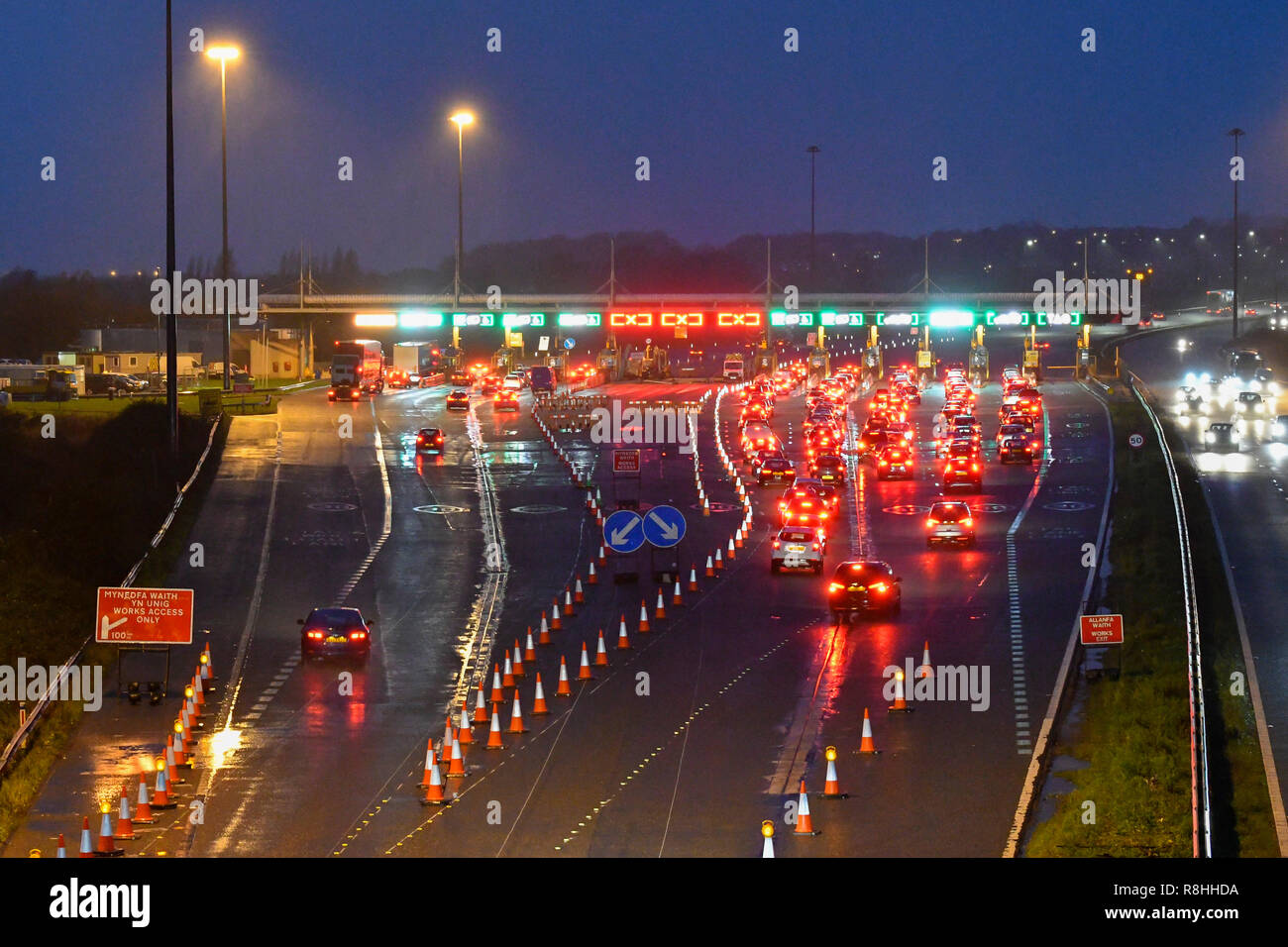 Severn Bridge, Wales, UK. 15th December 2018. Traffic queuing at dusk ...
