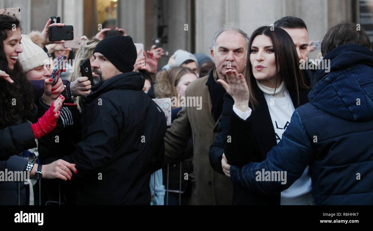 Laura pausini fans hi-res stock photography and images - Alamy
