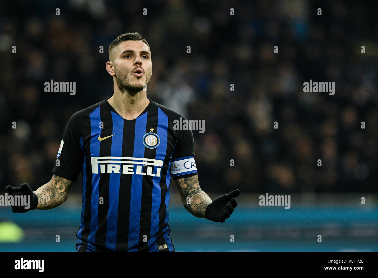 Dejected football player hi-res stock photography and images - Alamy