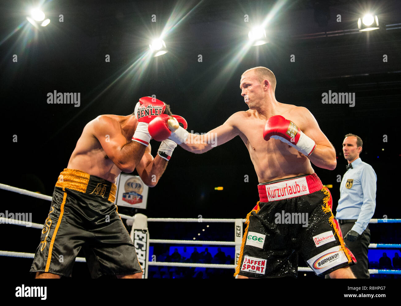 Hamburg, Germany. 15th Dec, 2018. Jürgen Brähmer (r), Boxer from ...
