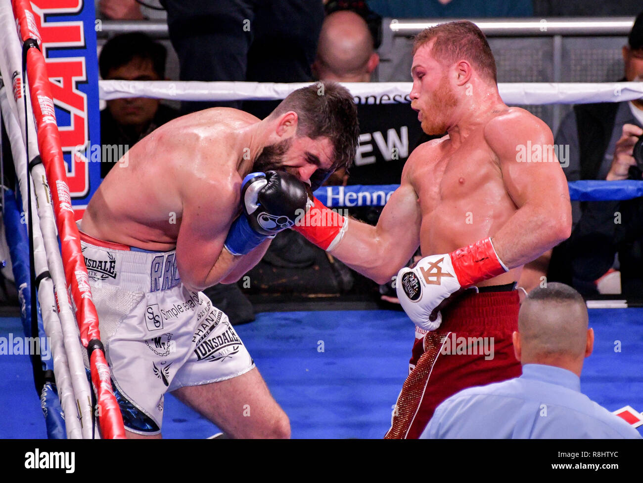 New York, New York, USA. 15th Dec, 2018. CANELO ALVAREZ (red trunks ...