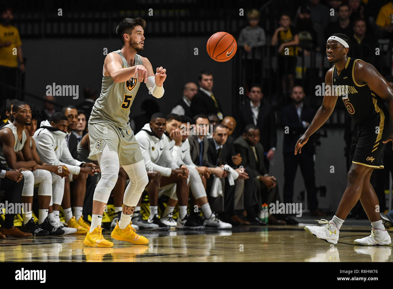 Richmond, VA, USA. 15th Dec, 2018. SEAN MOBLEY (5) passes the ...
