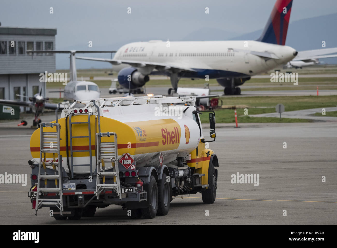 Aviation Fuel Truck High Resolution Stock Photography and Images - Alamy