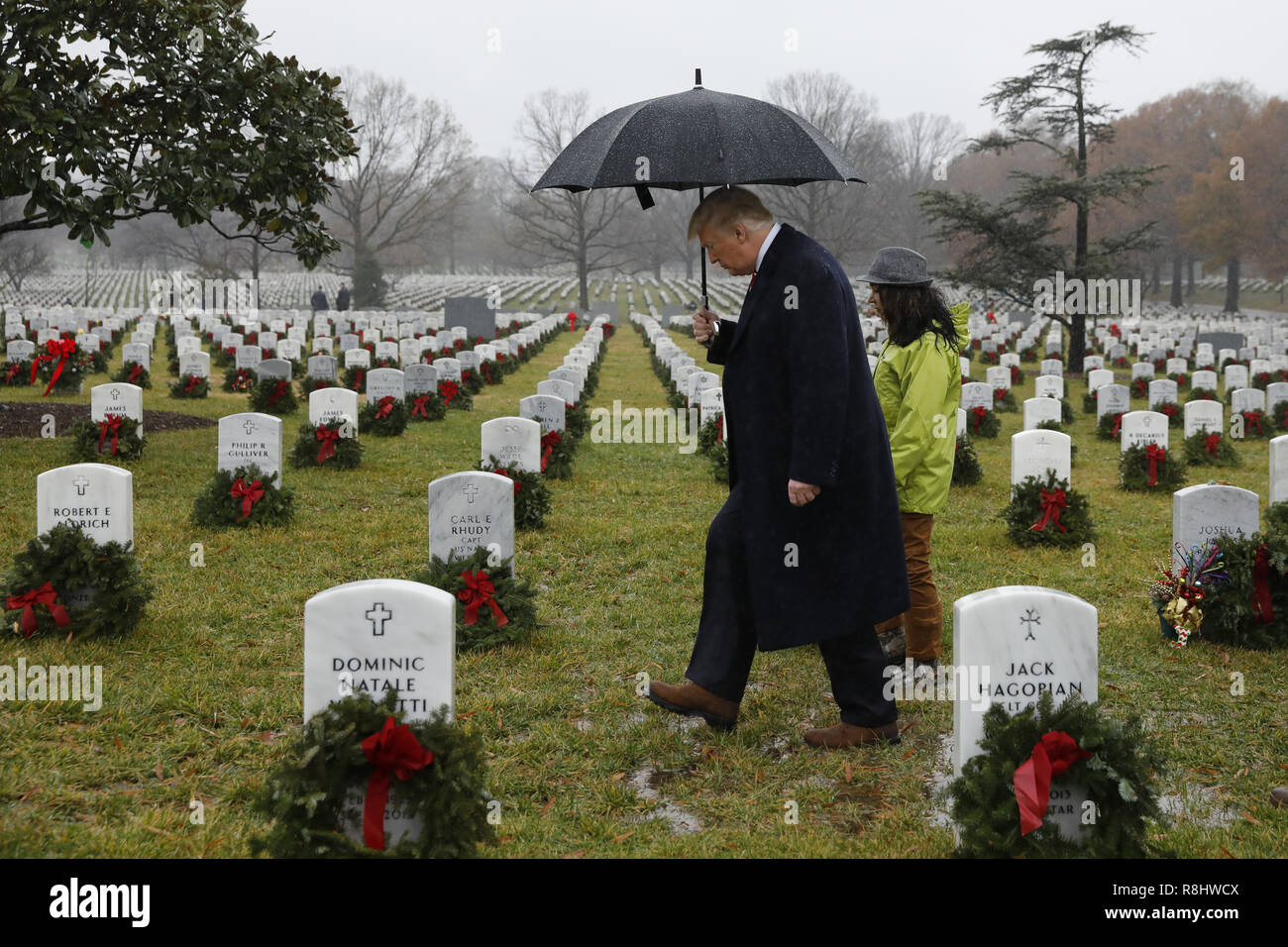 President trump in cemetery hi-res stock photography and images - Alamy