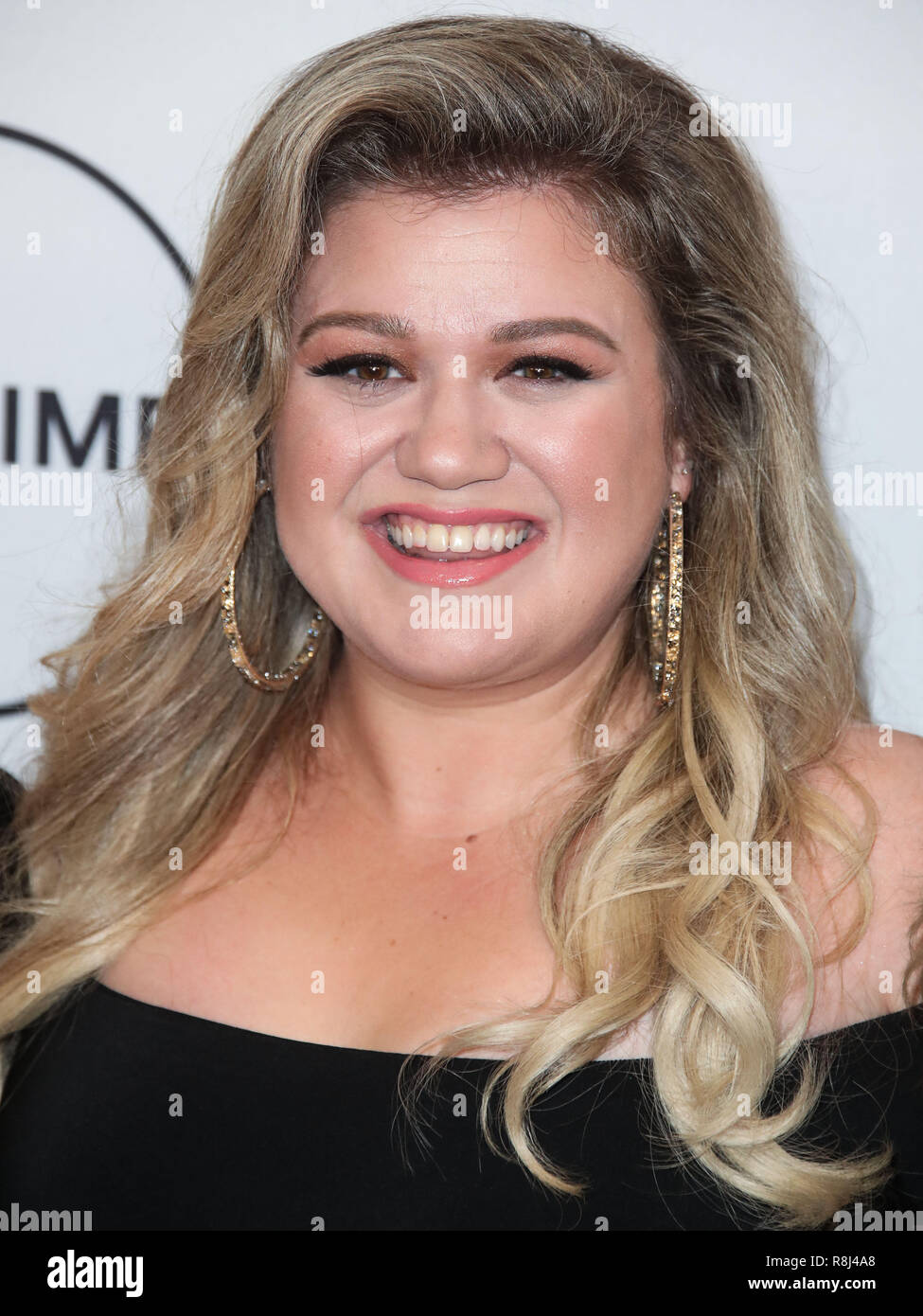BEVERLY HILLS, LOS ANGELES, CA, USA - OCTOBER 13: Singer Kelly Clarkson ...