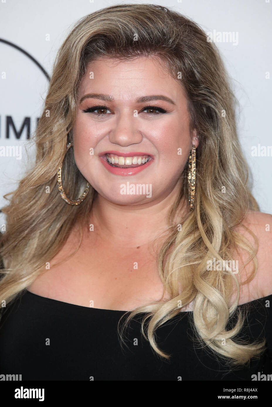 BEVERLY HILLS, LOS ANGELES, CA, USA - OCTOBER 13: Singer Kelly Clarkson ...